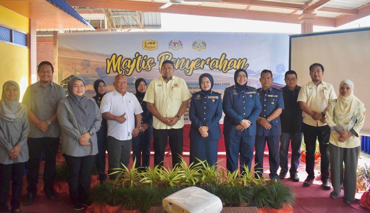 MAJLIS PENYERAHAN PROJEK KERJA - KERJA PENYENGGARAAN BUMBUNG BANGUNAN ...